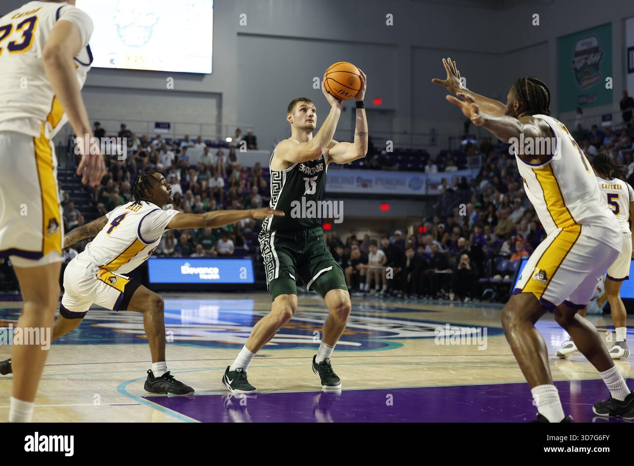 Michigan State center Carson Cooper (15) shoots the ball against East ...