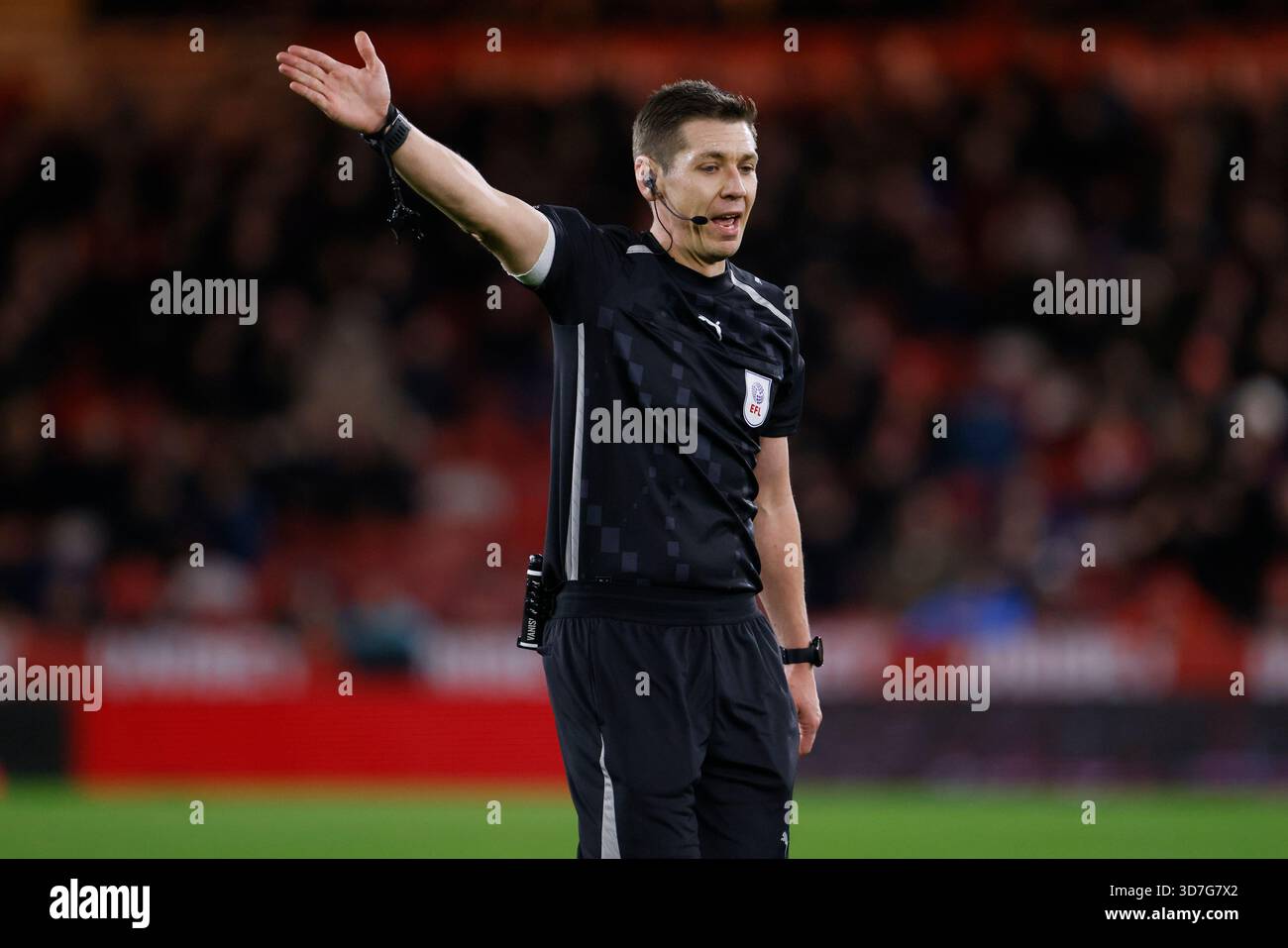 Referee David Webb during the Sky Bet Championship match at the ...
