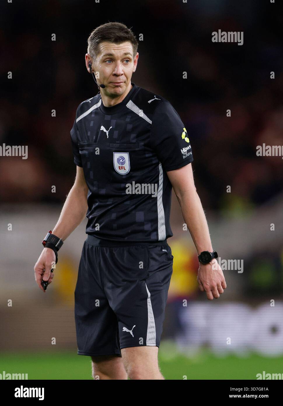 Referee David Webb during the Sky Bet Championship match at the ...