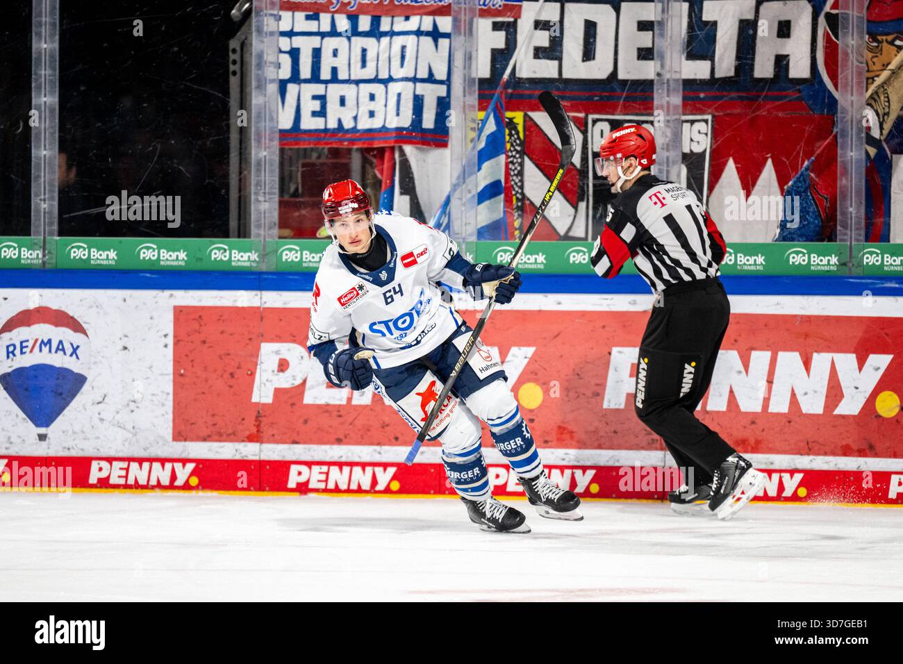 Goal celebration [goal celebration] Joy Boaz Bassen (64, Schwenninger ...