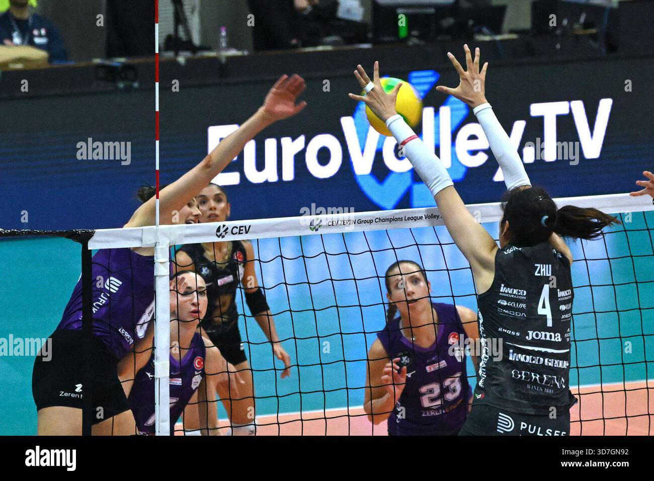 Ting Zhu ( Prosecco DOC A.Carraro Imoco Volley Stock Photo - Alamy