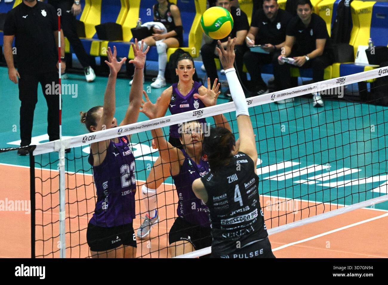 Ting Zhu ( Prosecco DOC A.Carraro Imoco Volley Stock Photo - Alamy