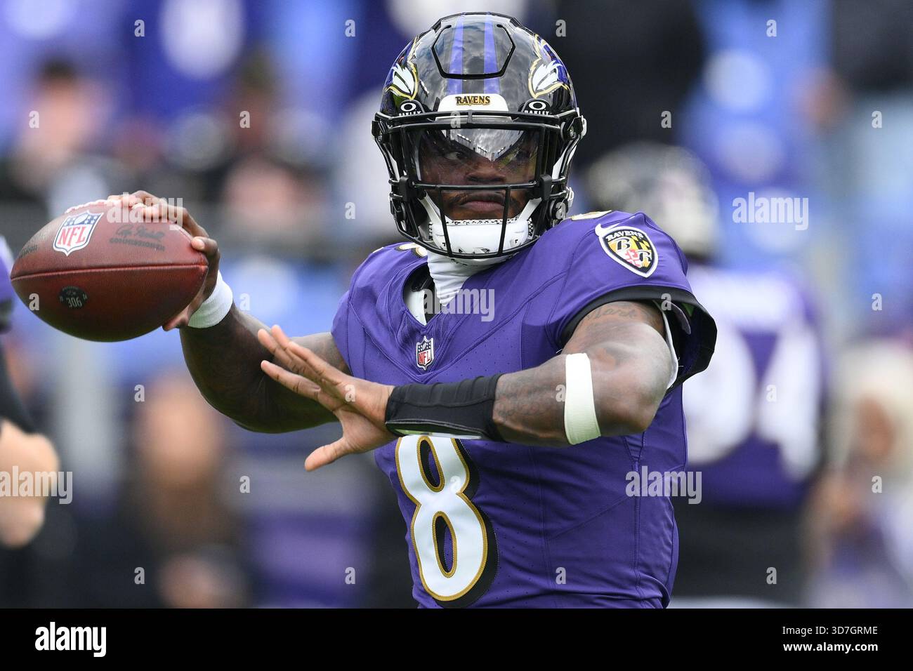 Baltimore Ravens quarterback Lamar Jackson (8) warms up before an NFL ...