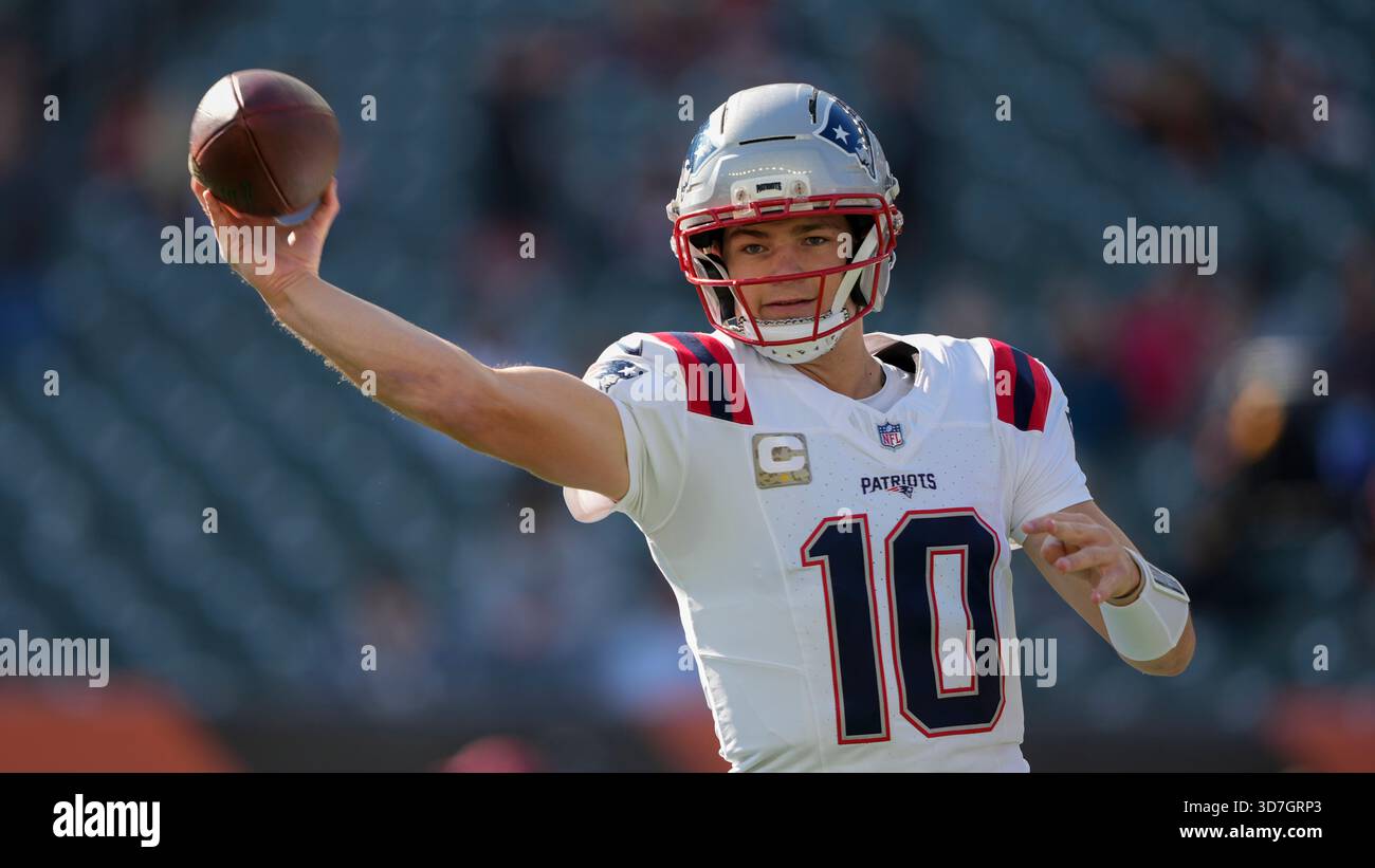 New England Patriots quarterback Drake Maye (10) warms up before an NFL ...