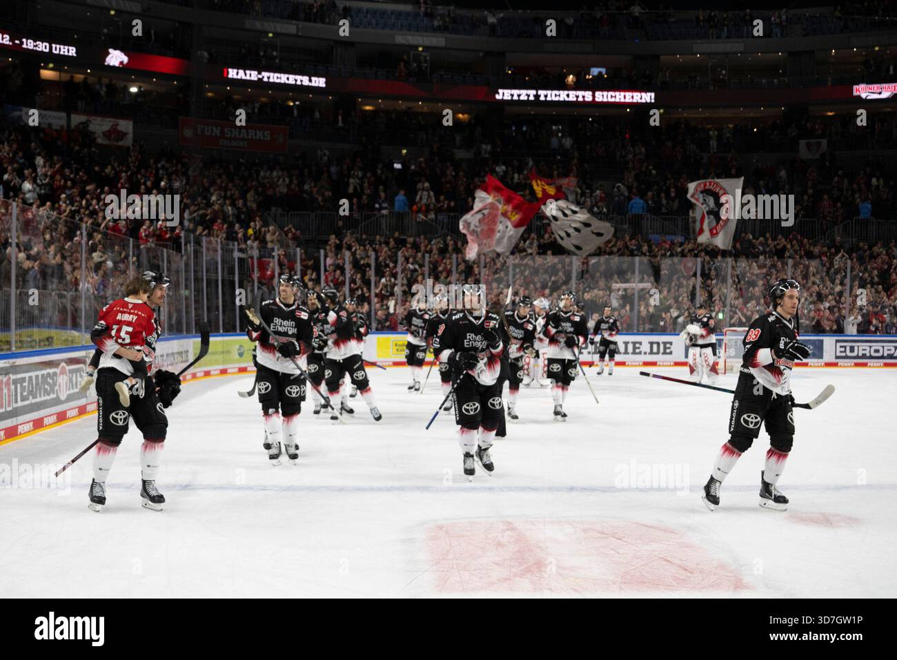 Louis- Marc Aubry (Cologne Sharks, forward, #15); Gregor Macleod ...