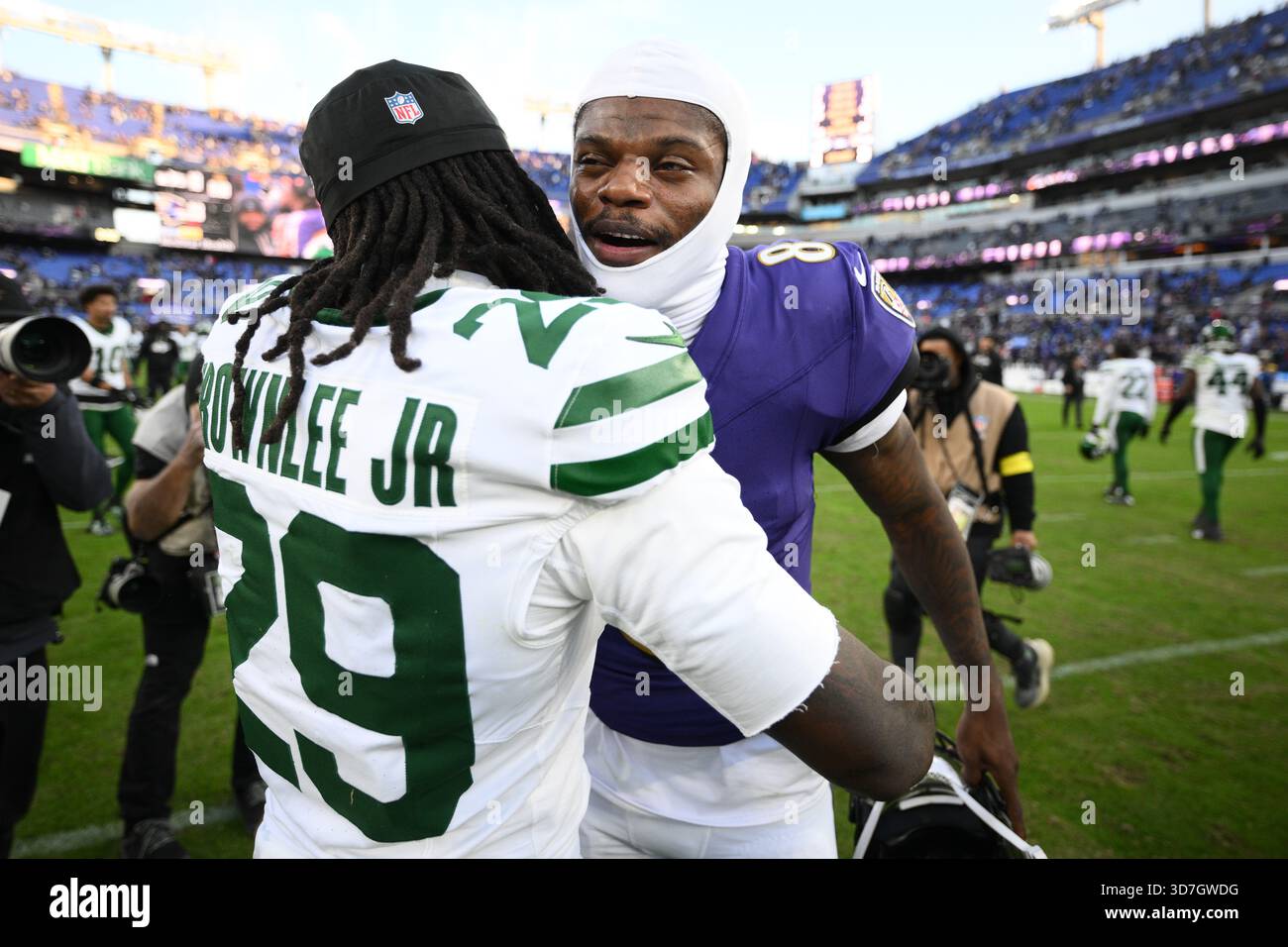 New York Jets cornerback Jarvis Brownlee Jr. (29) and quarterback Lamar ...