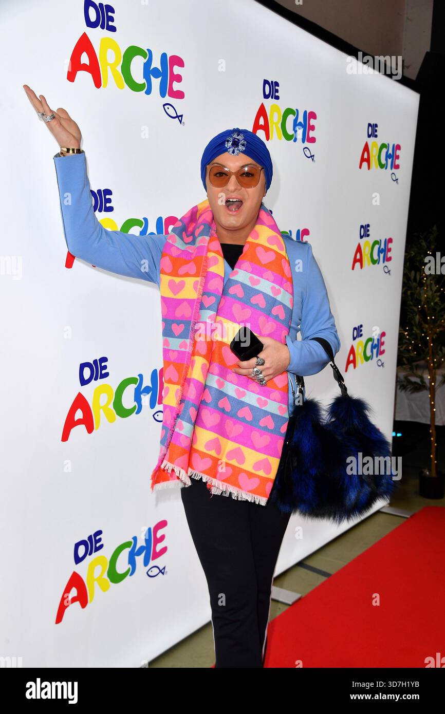 Julian F.M. Stoeckel at the 30 Years of Die ARCHE Anniversary ...
