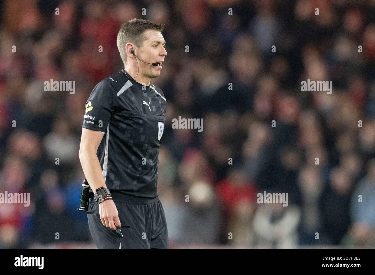 Referee Matt Donohue during the Sky Bet Championship match between ...