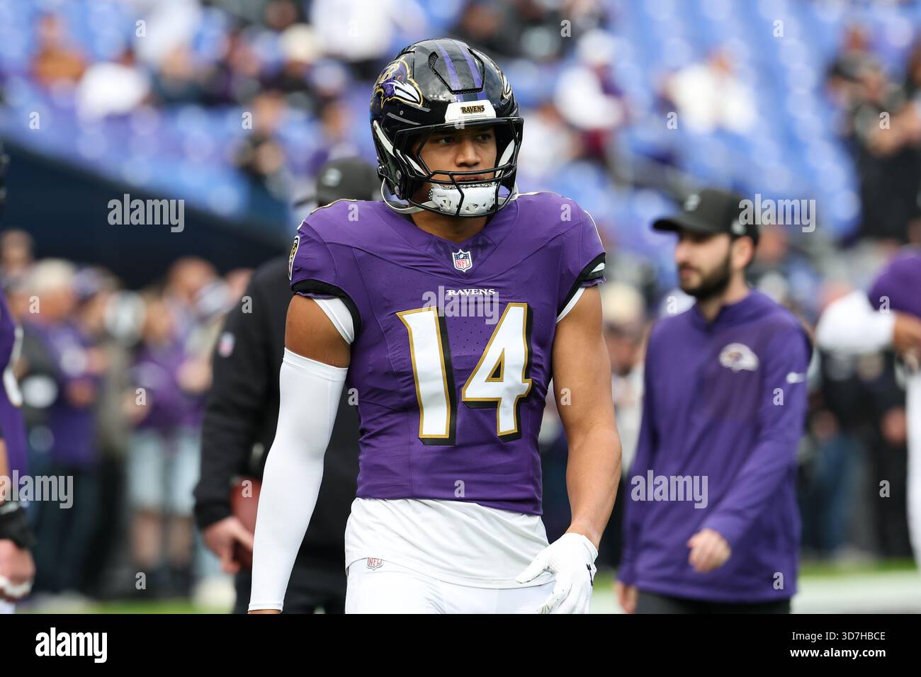 Baltimore Ravens safety Kyle Hamilton (14) looks on during pre-game ...