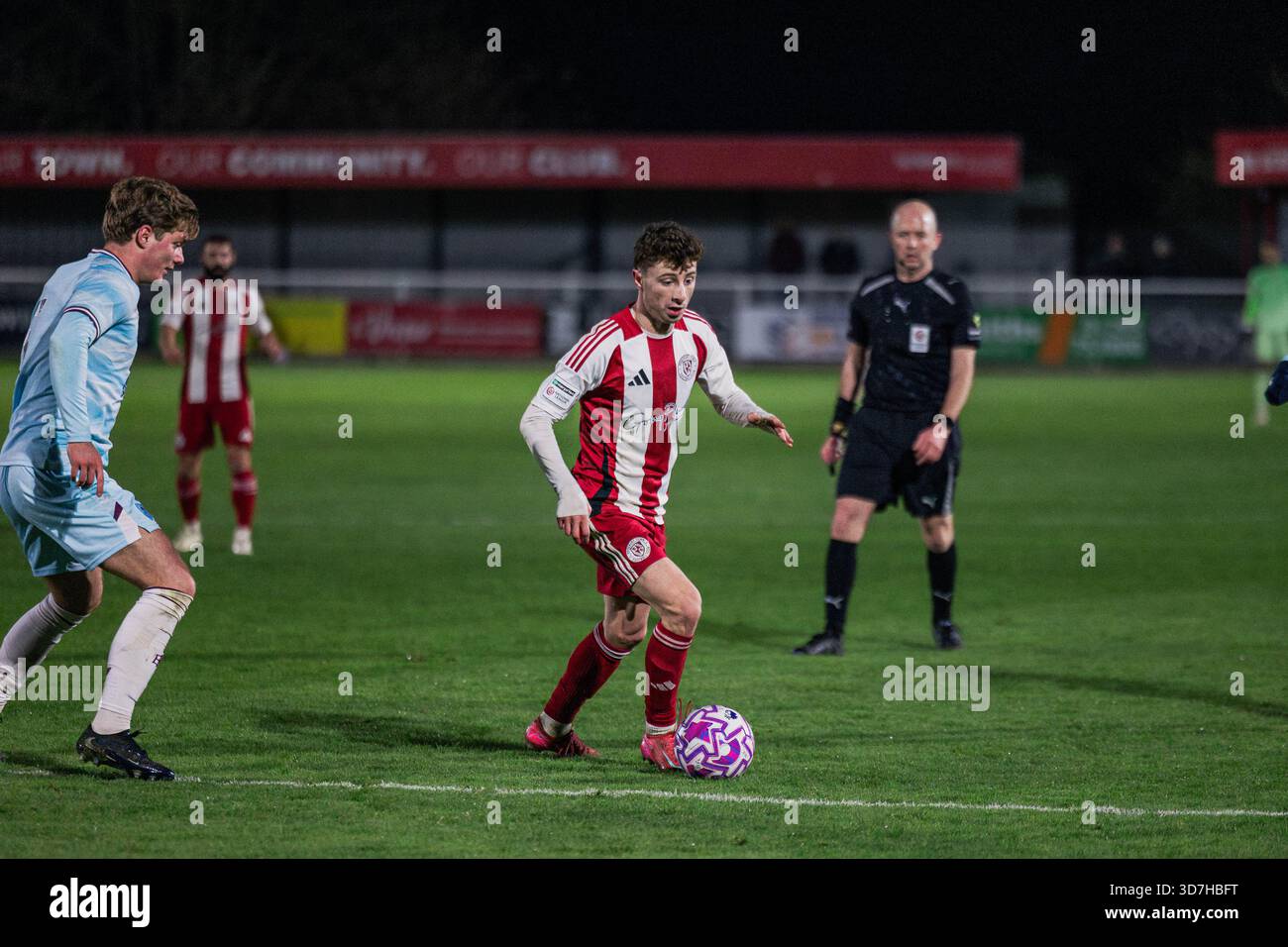Brackley, UK. 25th Nov, 2025. Callum Stewart (24 Brackley Town) running ...