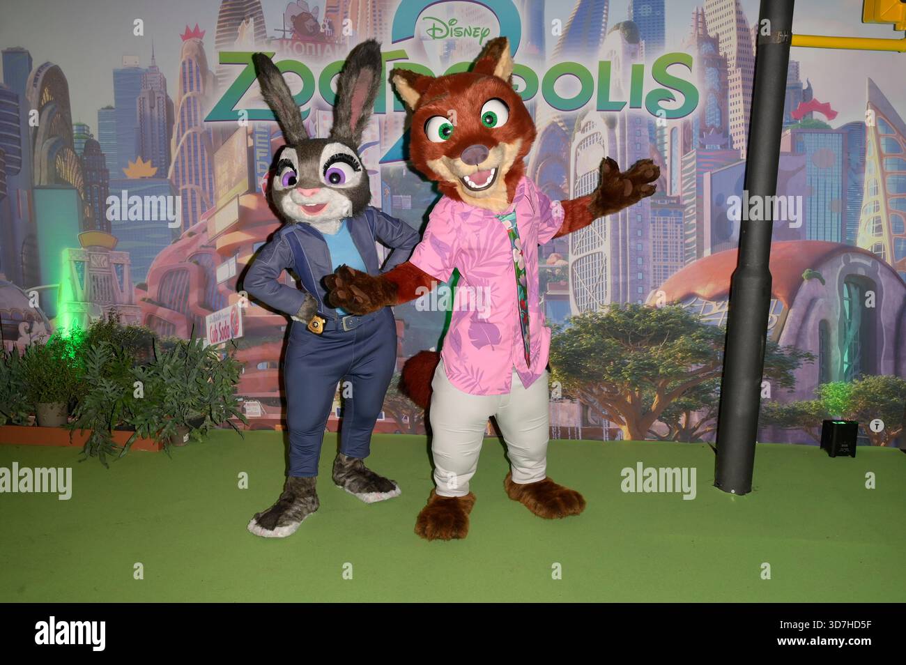 Judy Hopps (l) and Nick Wilde (r) attend the Disney movie premiere ...