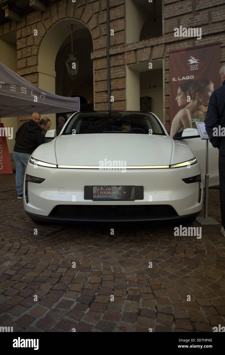 2025 tesla model y hi-res stock photography and images - Alamy