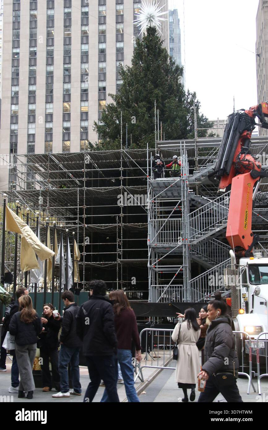2025 rockefeller center christmas tree hi-res stock photography and ...