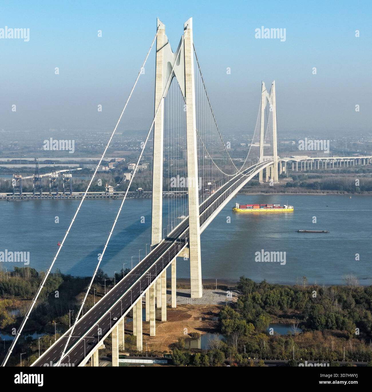 NANJING, CHINA - NOVEMBER 26, 2025 - The Nanjing Xinshengwei Yangtze ...