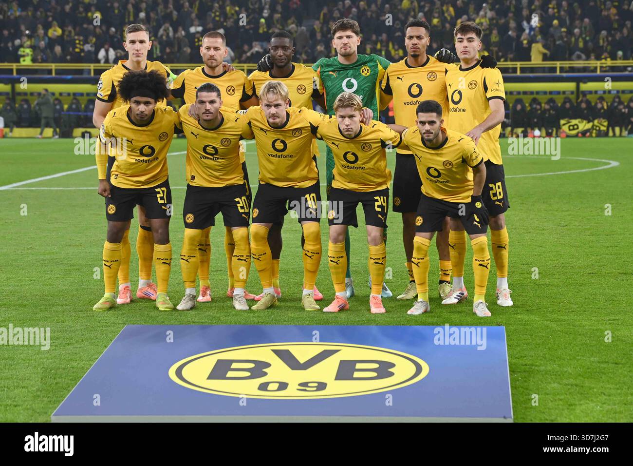 Team photo Borussia Dortmund back row from left: Nico SCHLOTTERBECK (DO ...