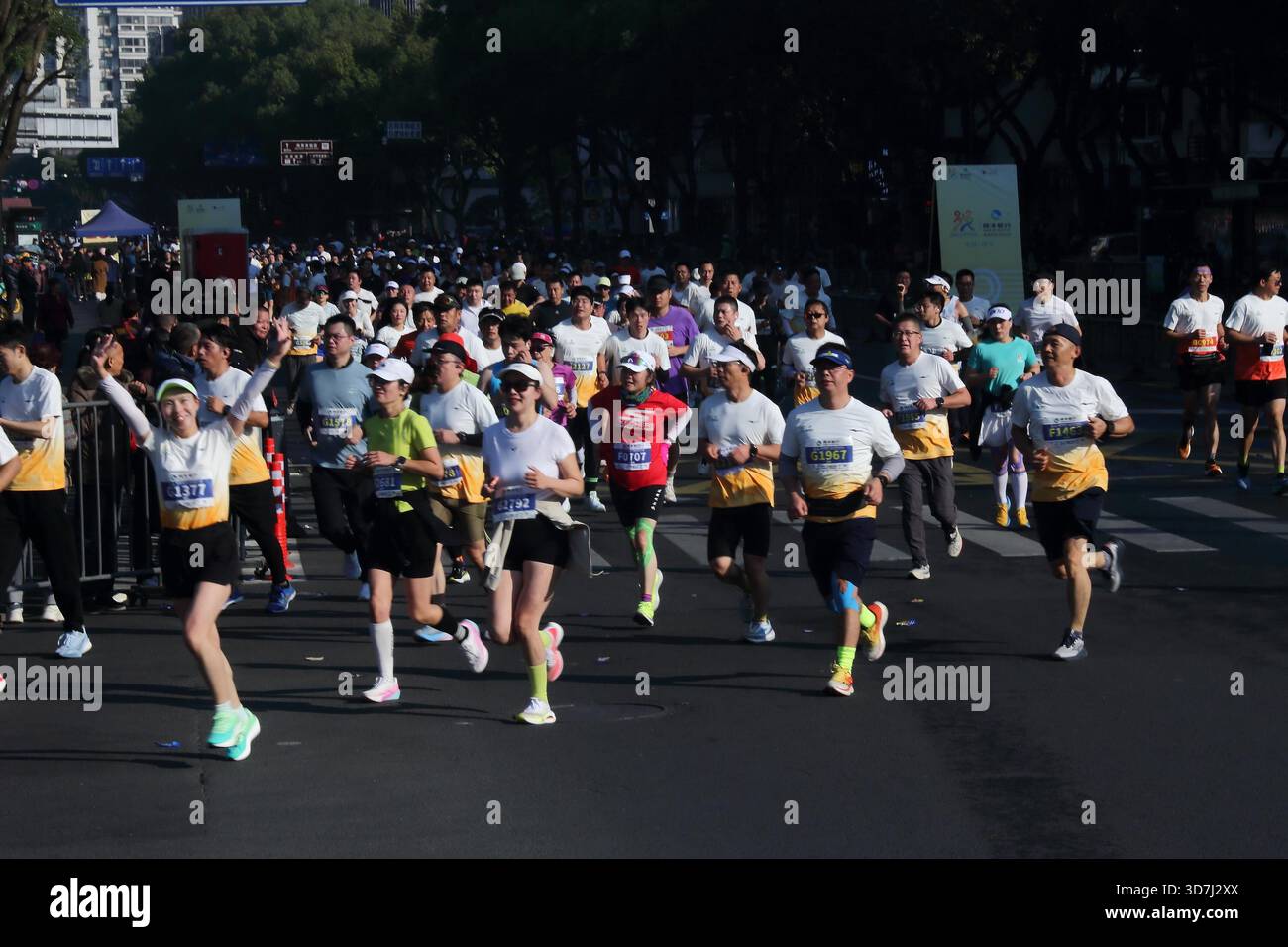 The 2025 Shaoxing Marathon kicks off in Shaoxing City, east China's ...