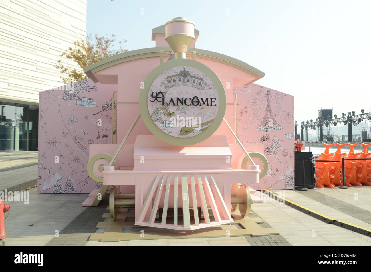 A giant pink christmas tree makes debut in Shanghai, China, 23 November ...
