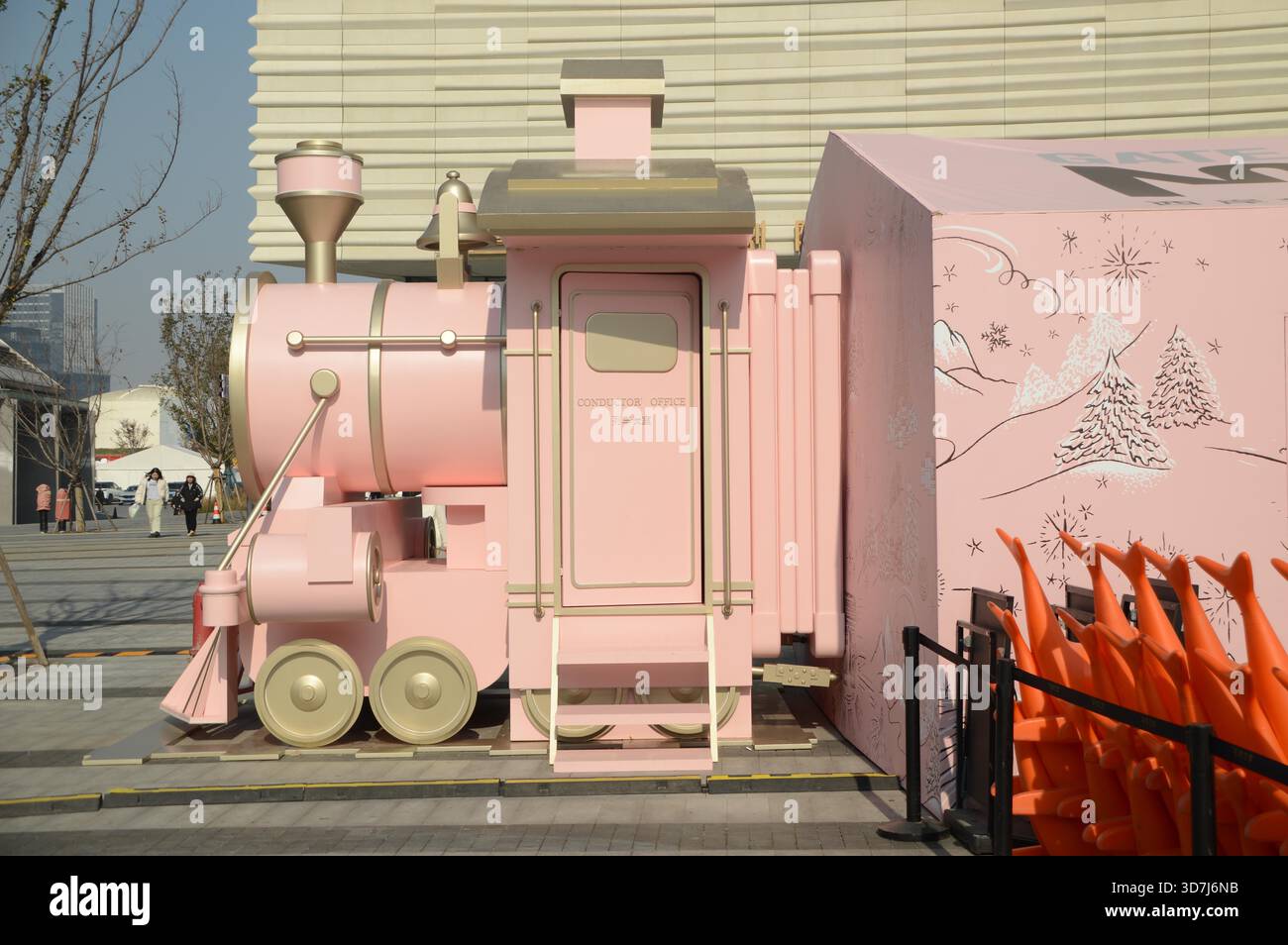 A giant pink christmas tree makes debut in Shanghai, China, 23 November ...