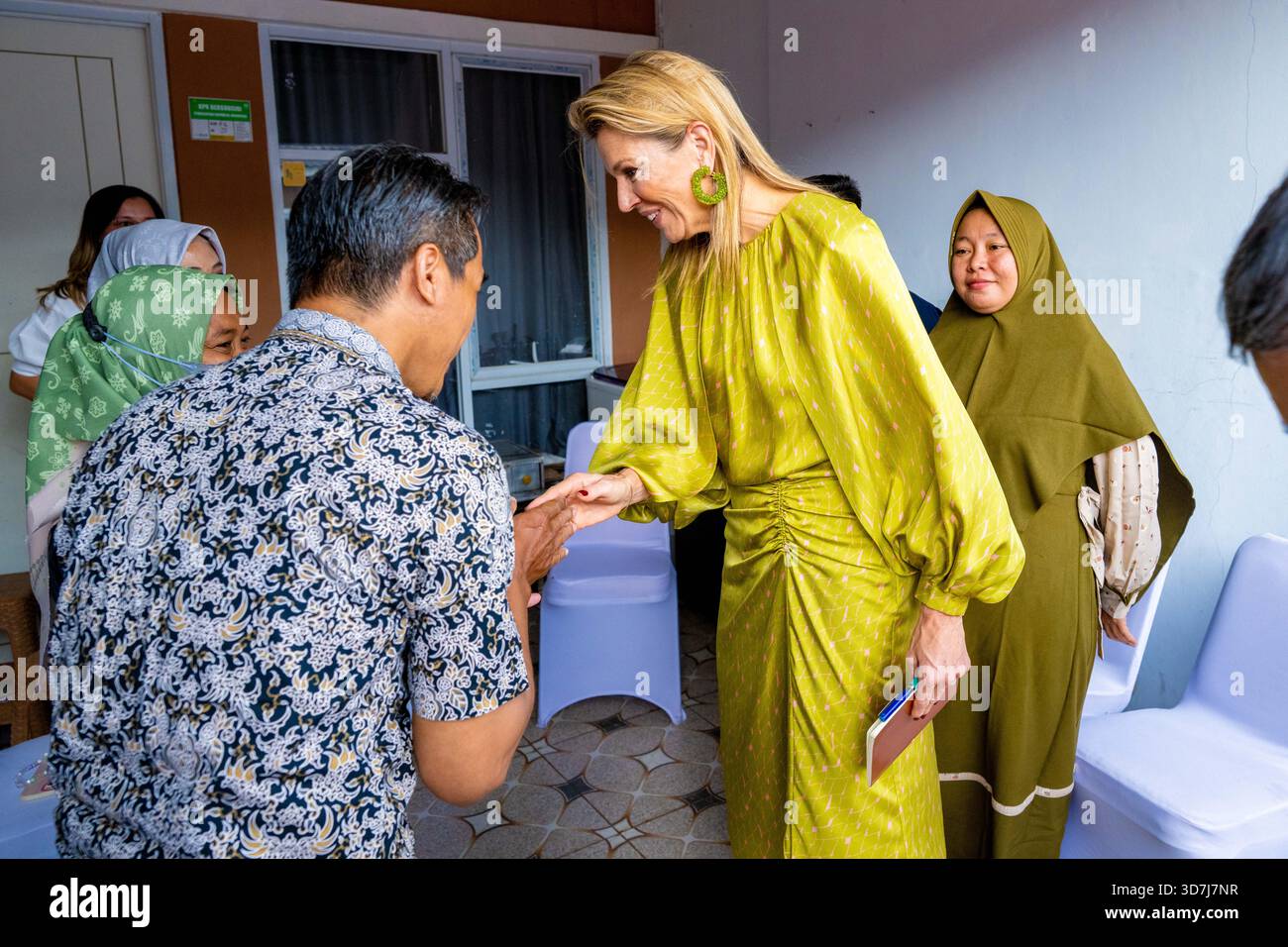 Queen Maxima during a field visit to Gran Harmoni Cluster Housing ...