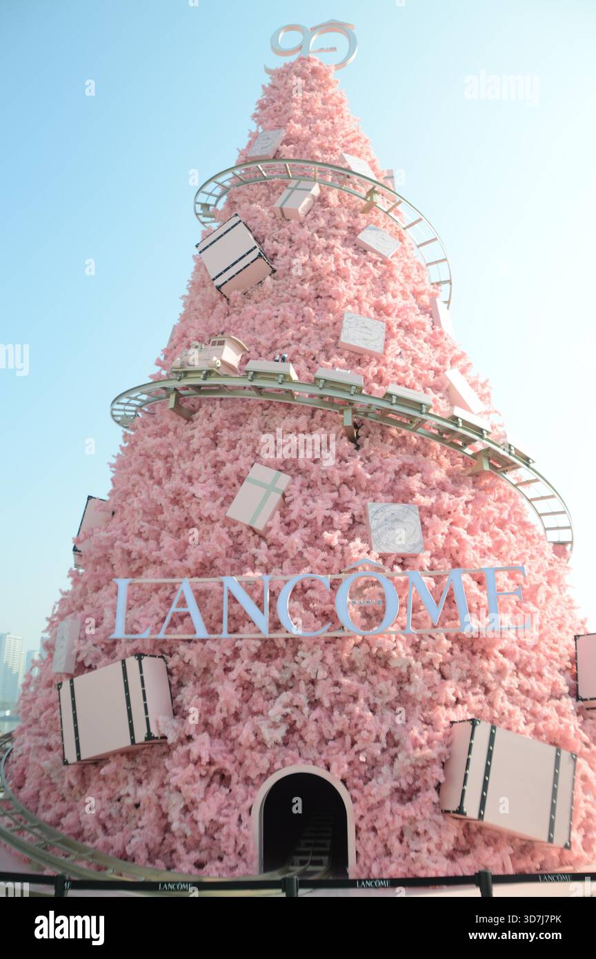 A giant pink christmas tree makes debut in Shanghai, China, 23 November ...