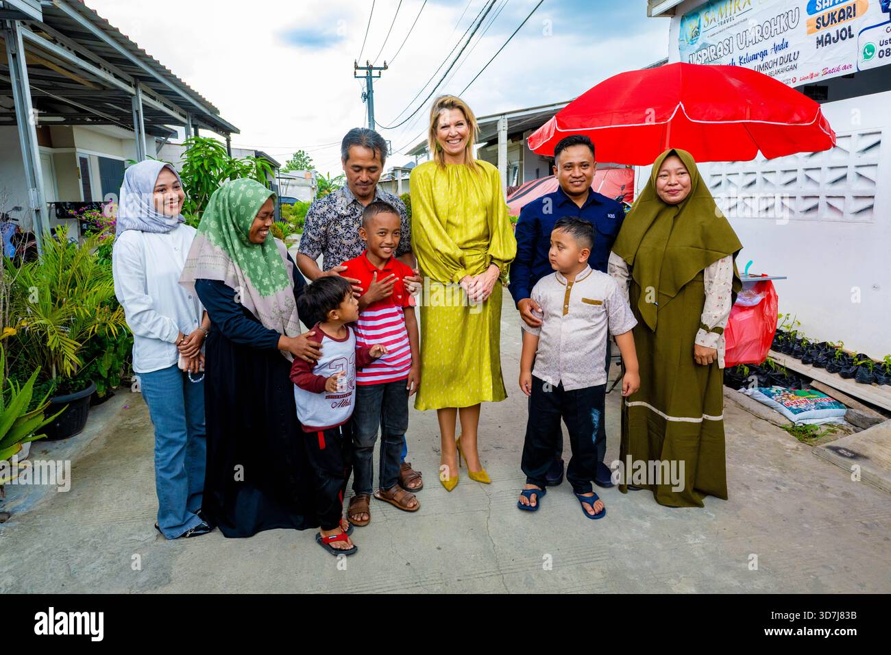 Queen Maxima during a field visit to Gran Harmoni Cluster Housing ...