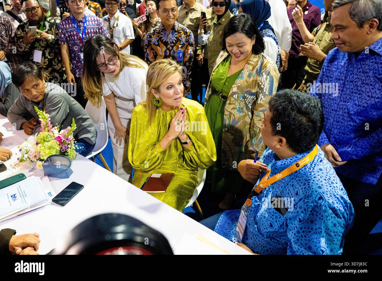 Queen Maxima during a field visit to Gran Harmoni Cluster Housing ...