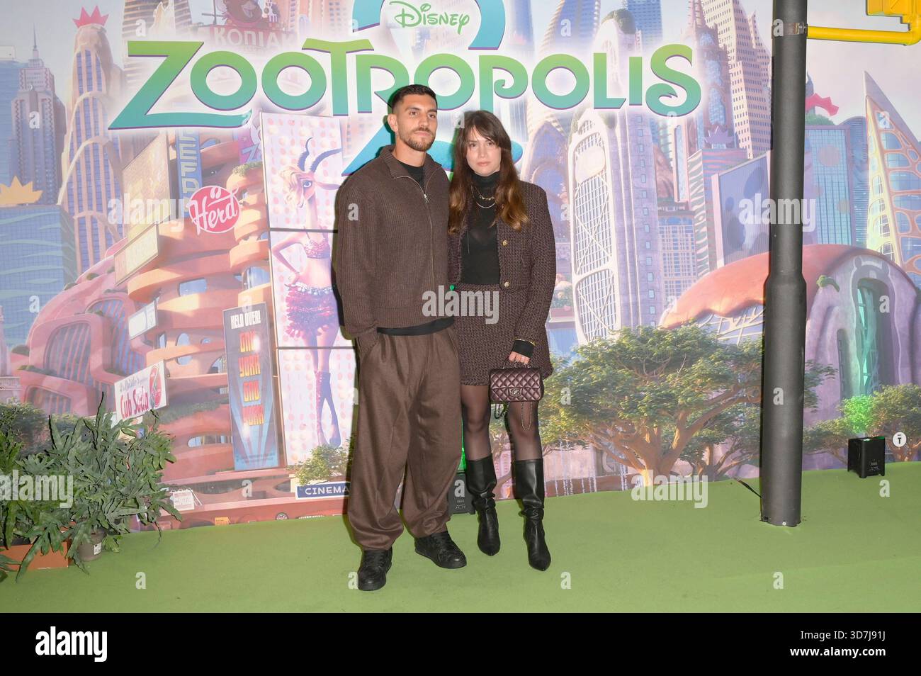 Lorenzo Pellegrini mit Ehefrau Veronica Martinelli bei der Premiere des ...