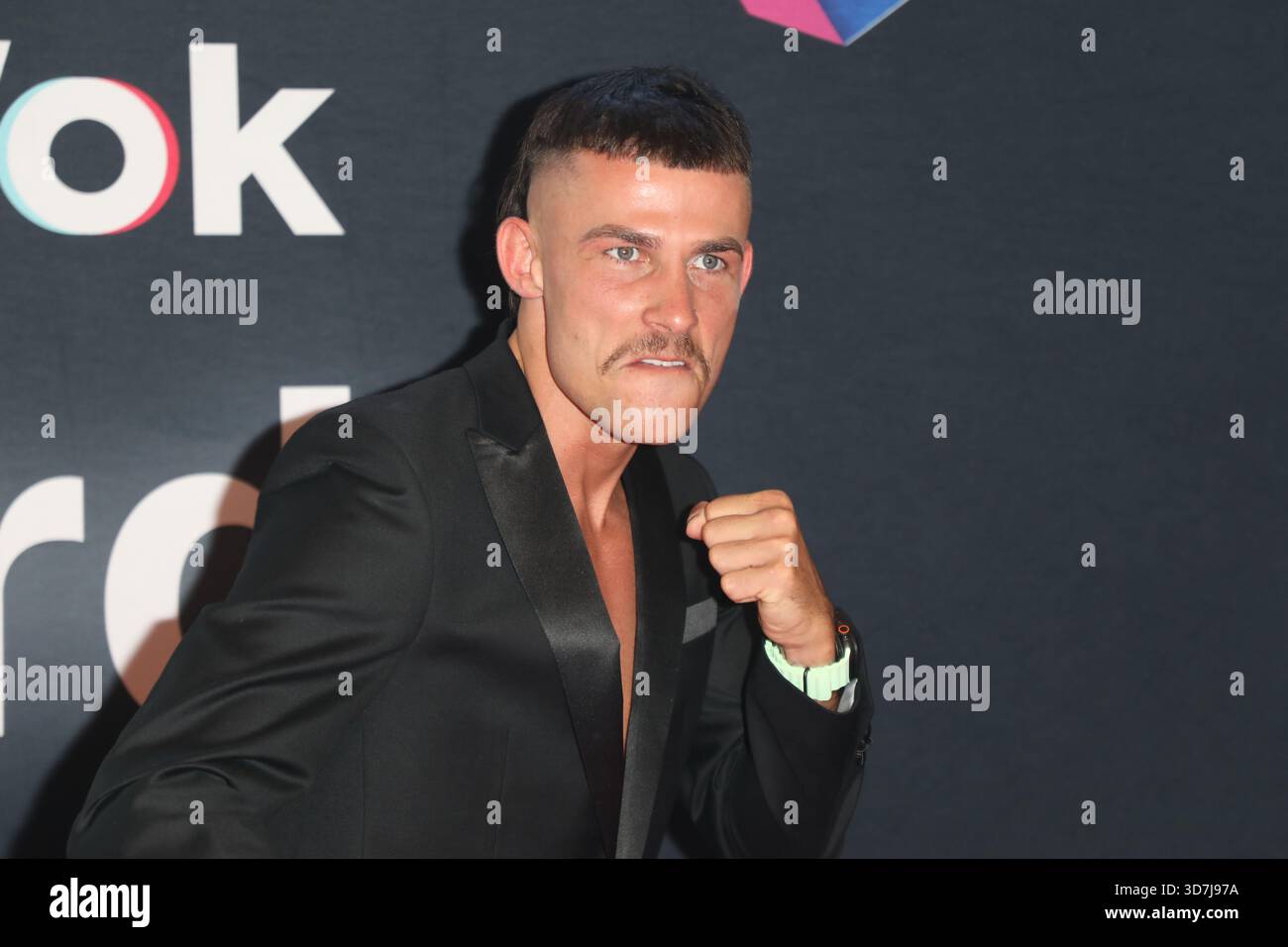 Sydney, NSW, Australia. 26th November 2025. Harry Garside on the red ...