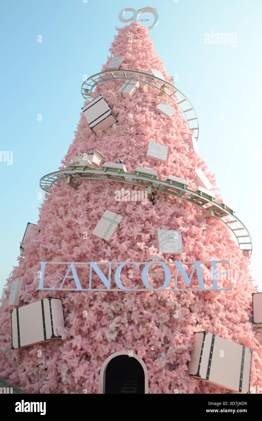 A giant pink christmas tree makes debut in Shanghai, China, 23 November ...