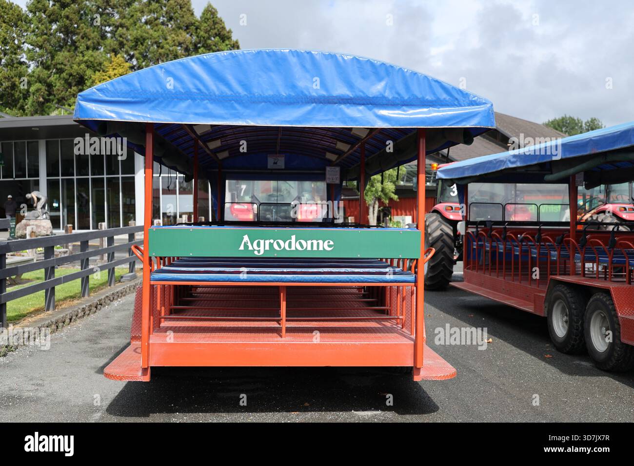 New Zealand Rotorua Agrodome Farm Tour Tractor Passenger Trailer 24.11. ...