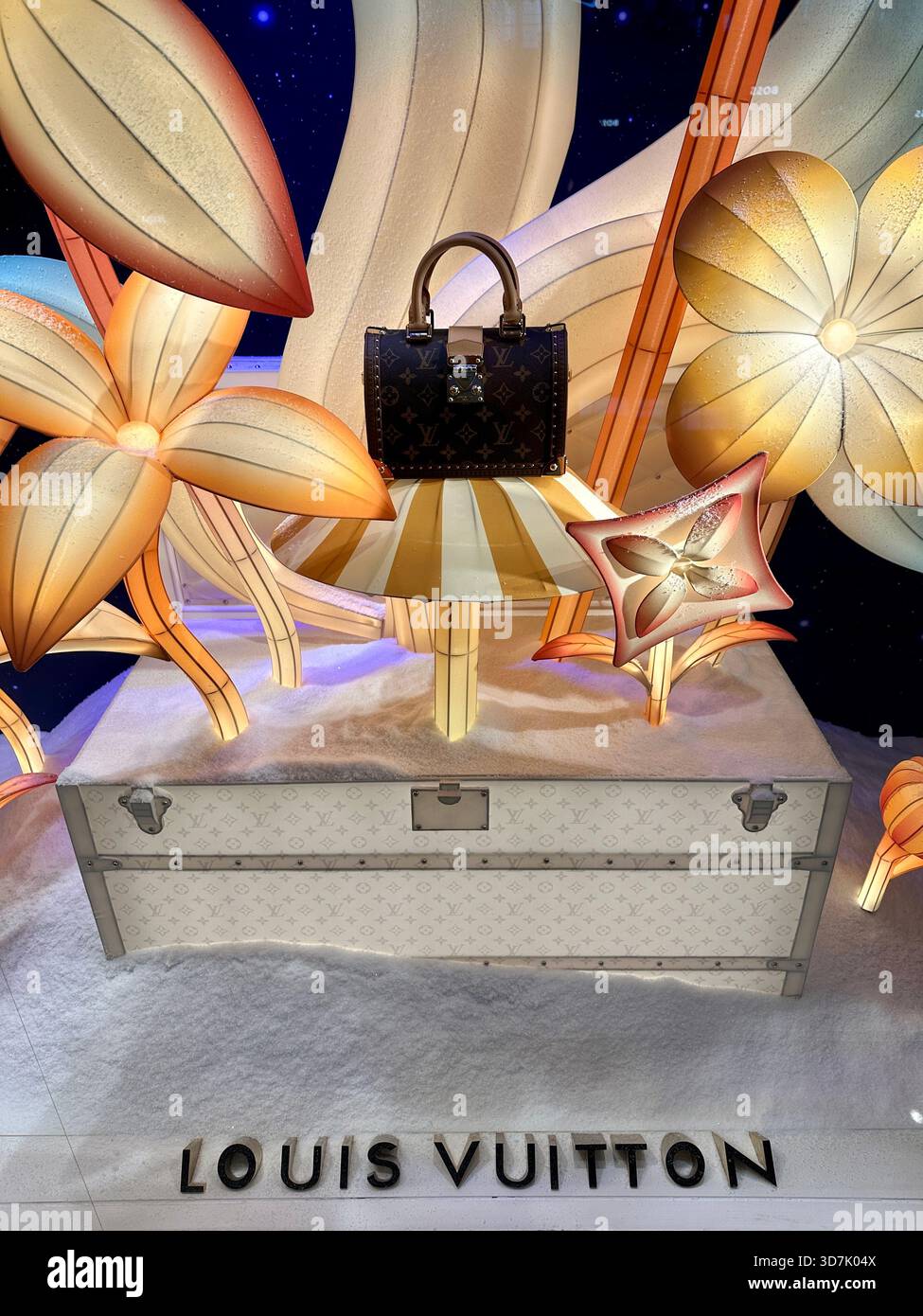 The dubai mall louis vuitton hi-res stock photography and images - Alamy