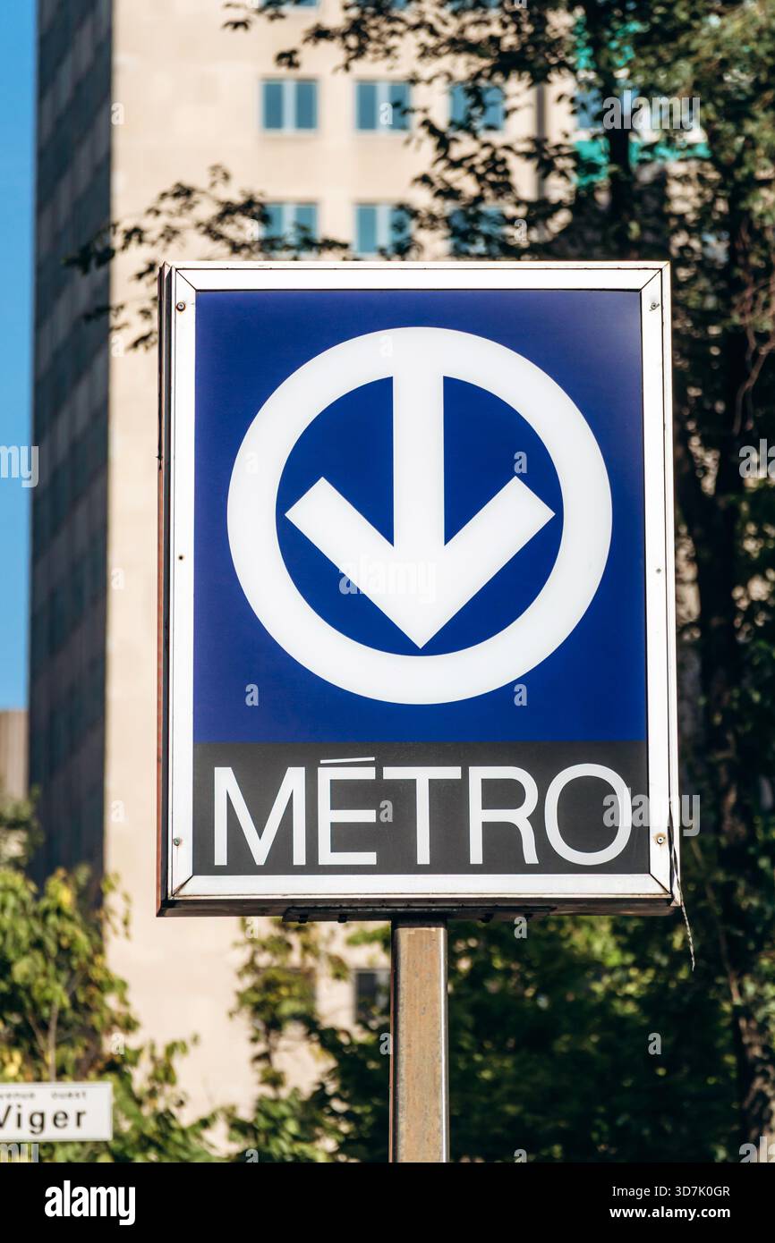 Arrow icon in metro hi-res stock photography and images - Alamy