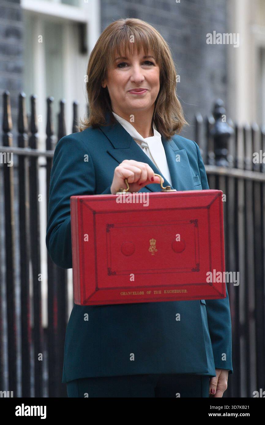 Red box budget 2025 hi-res stock photography and images - Alamy