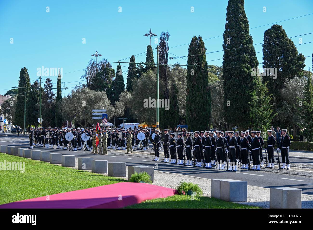 Lisbon, Portugal. 26 November 2025. Honor guard and military troops ...