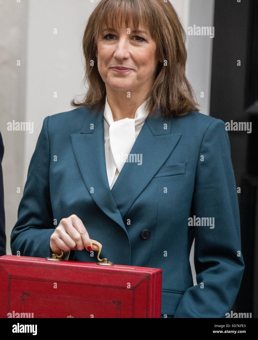 London UK 26 Nov 2026 Rachel Reeves, Chancellor of the Exchequer, with ...