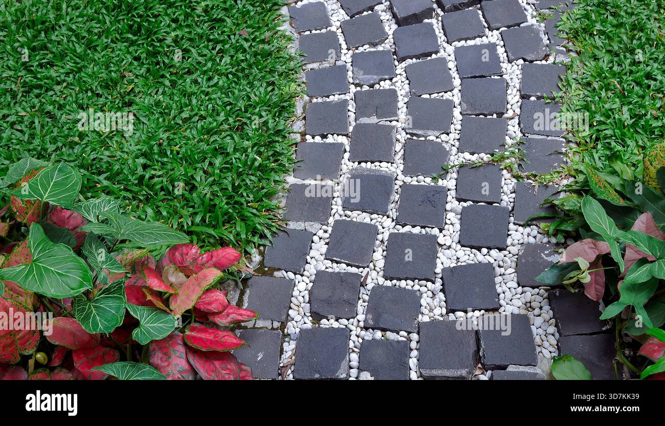 Pebble stone path walkway hi-res stock photography and images - Alamy