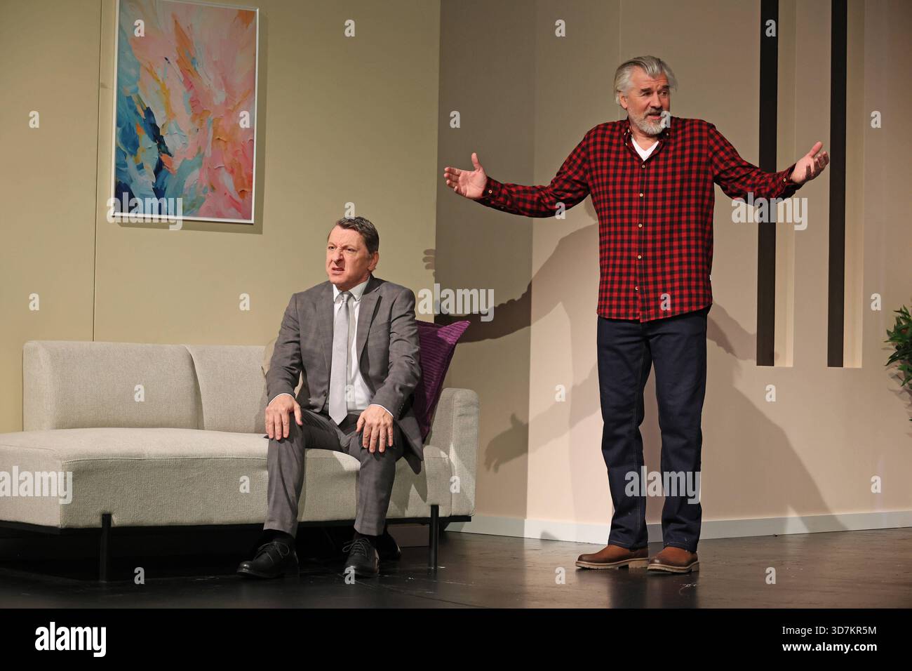 v.l. Jens Krause mit Daniel Morgenroth im Theaterstueck der Neurosen ...