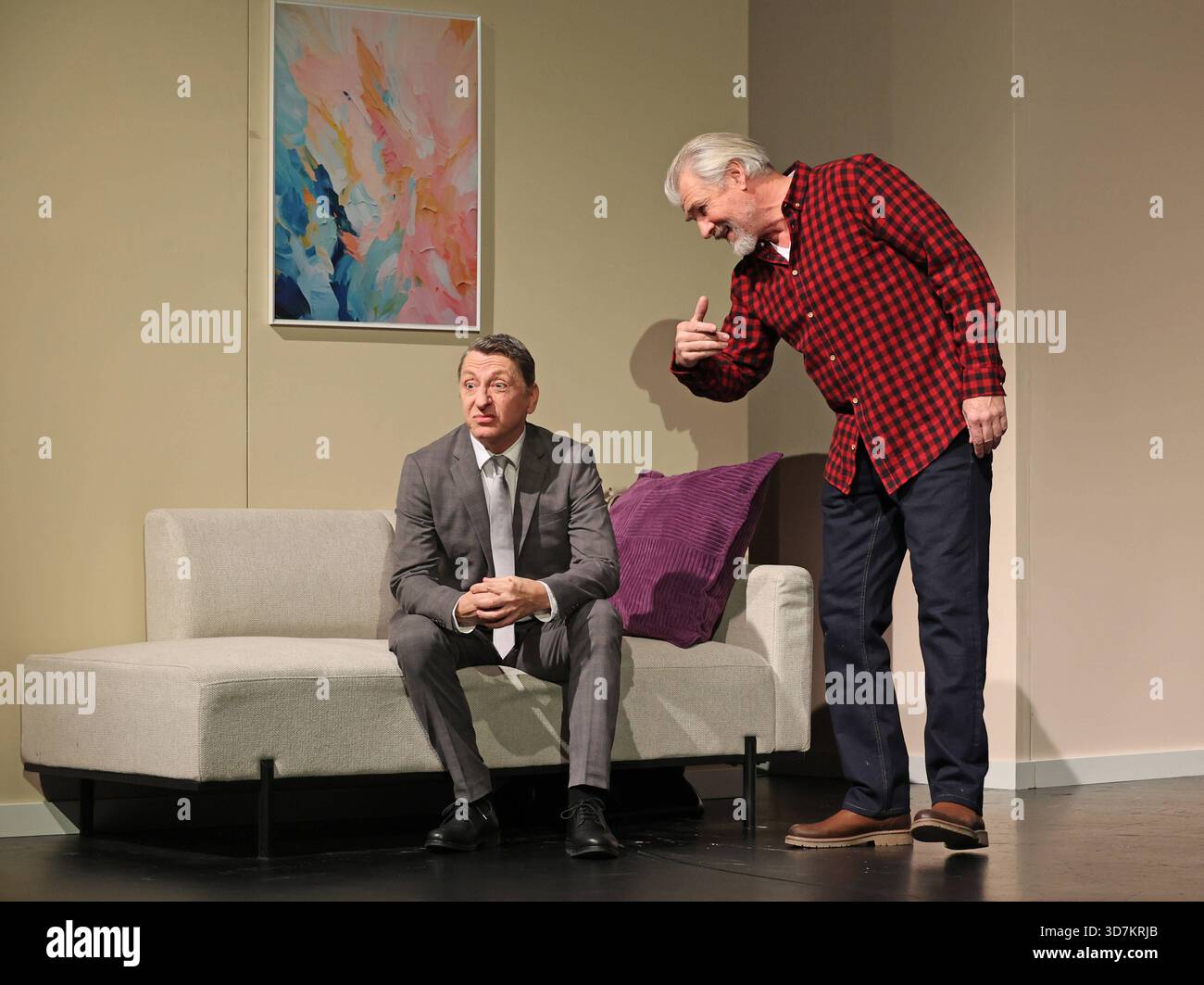 v.l. Jens Krause mit Daniel Morgenroth im Theaterstueck der Neurosen ...