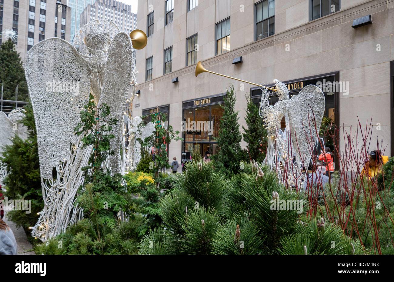 The Herald Angels are a holiday tradition in the channel gardens of ...