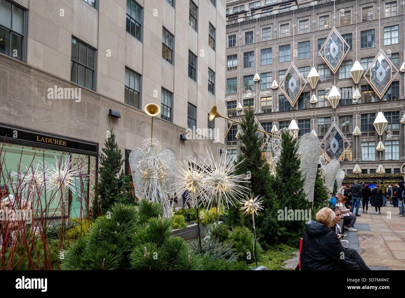 The Herald Angels are a holiday tradition in the channel gardens of ...