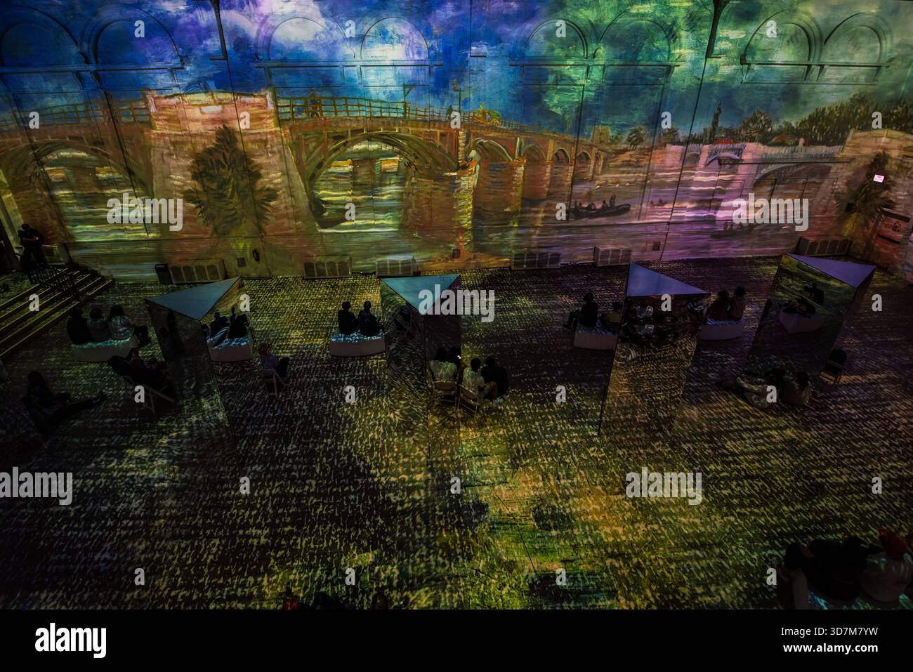 Color view of Immersive Van Gogh exhibition in Chicago — visitors ...