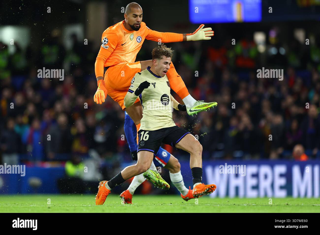 Fermin Lopez of Barcelona collides wit Robert Sanchez of Chelsea during ...