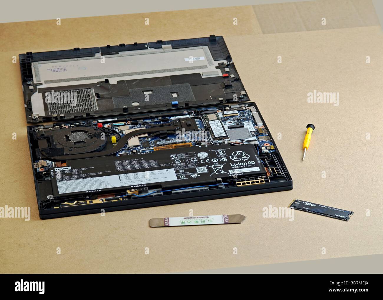 Teardown laptop hi-res stock photography and images - Alamy