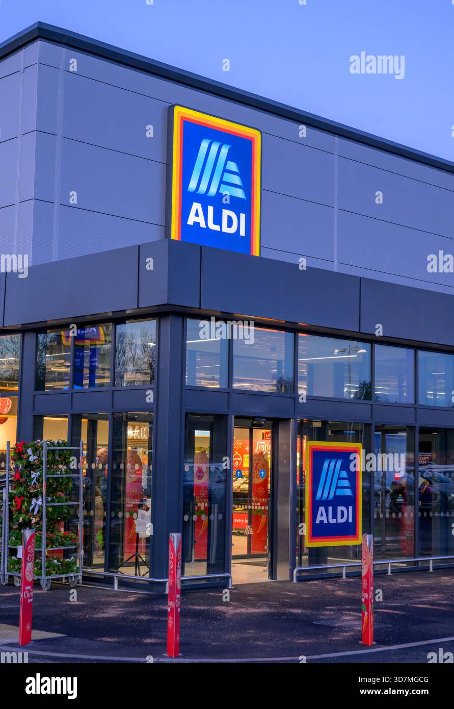 Aldi Supermarket in Kirkintilloch/Lenzie Scotland Stock Photo - Alamy
