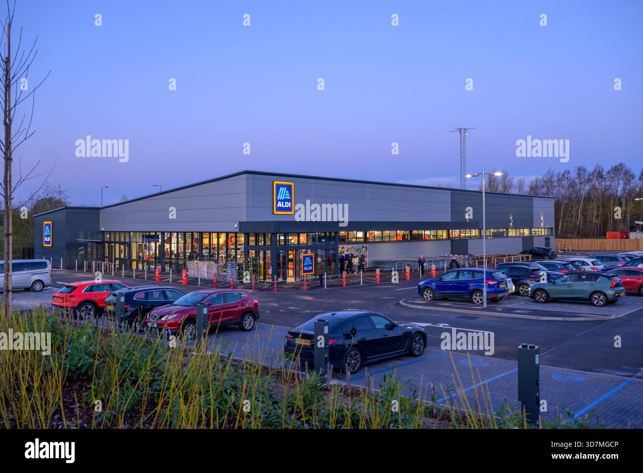 Aldi supermarket logo customers hi-res stock photography and images - Alamy