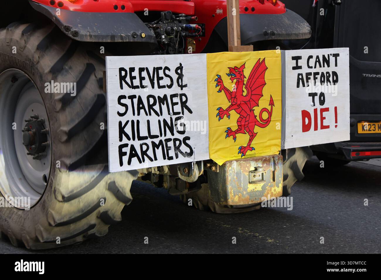 London,UK. 26th Nov 2025. Scores of tractors were driven into ...