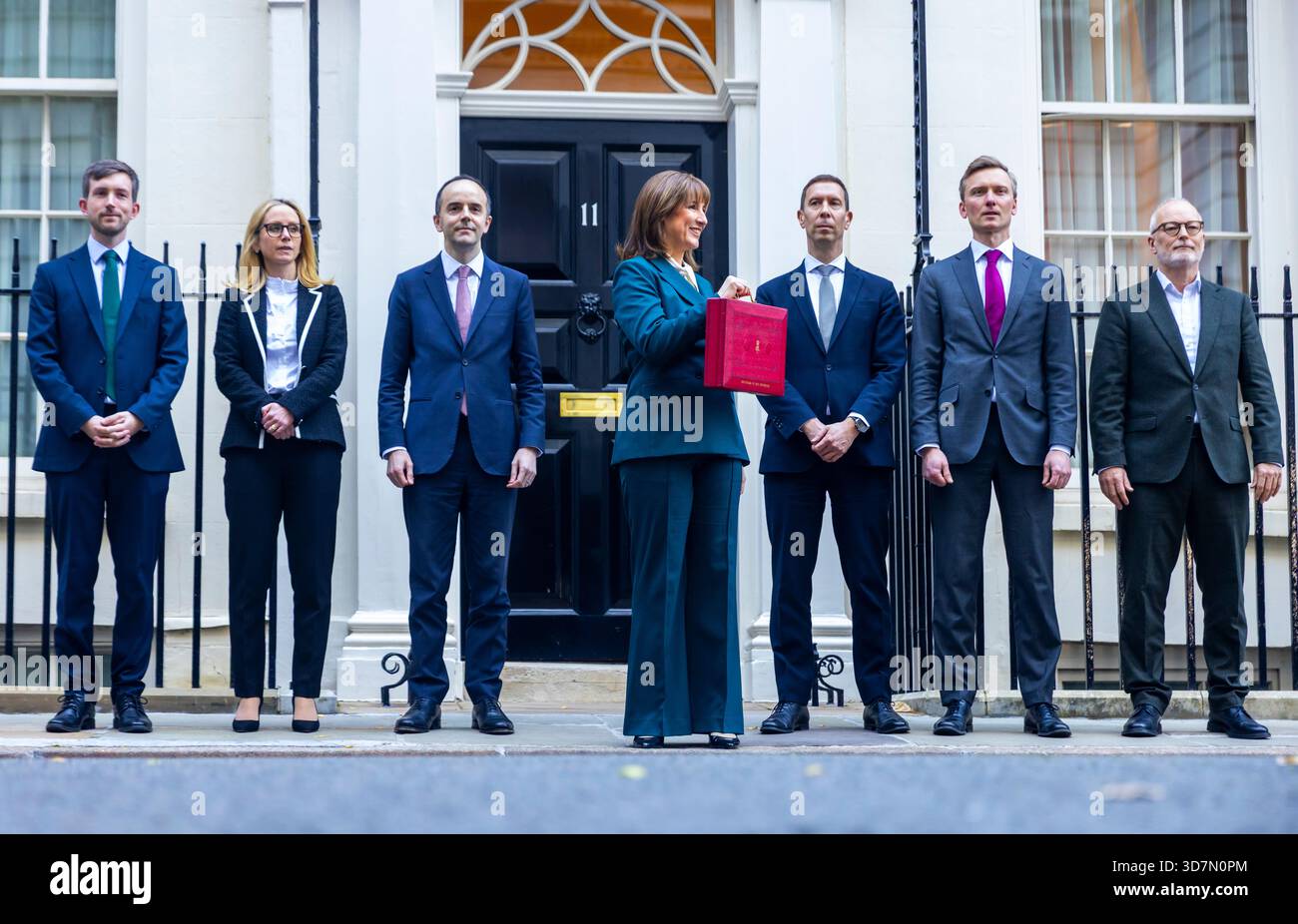 Rachel reeves with team hi-res stock photography and images - Alamy