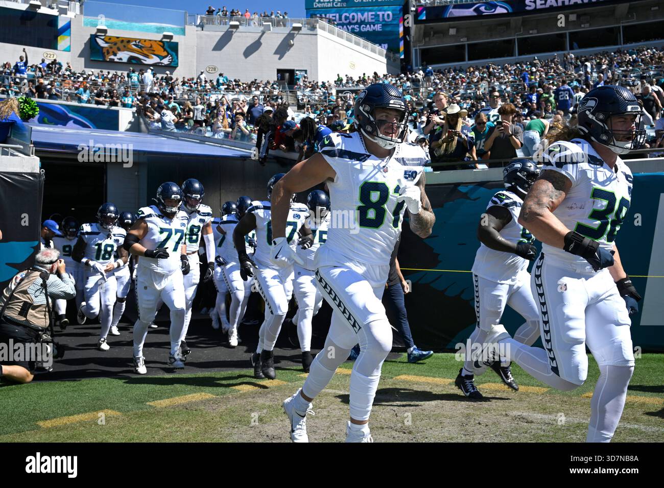 Seattle Seahawks tight end Eric Saubert (81) and fullback Brady Russell ...