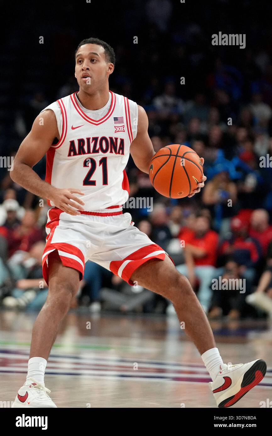 Arizona Wildcats guard Evan Nelson (21) during of an NCAA college ...