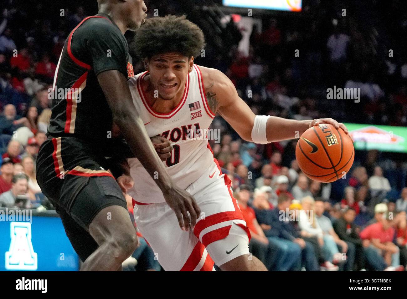 Arizona Wildcats forward Koa Peat (10) against Denver Pioneers during ...